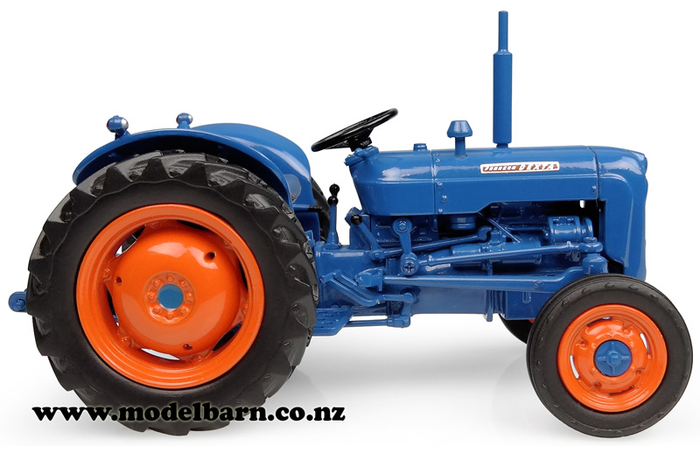 1/32 Fordson Dexta (1960) - Farm Equipment-Ford & Fordson : Model Barn ...