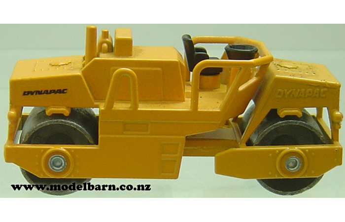 1/62 Dynapac CC21 Articulated Roller Tomica - Construction & Forestry ...